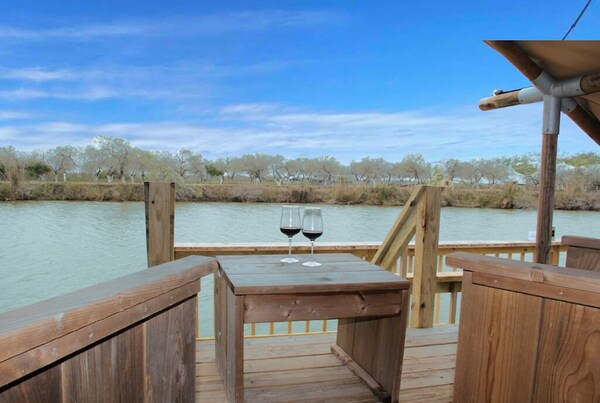 Safari Tent Glamping Minutes From Spacex Launches - Brownsville, TX