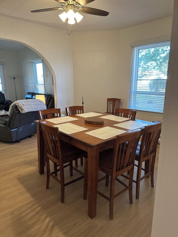 Remodeled 3-bedroom Home In Heart Of Marion. Super Clean. - Marion, IL
