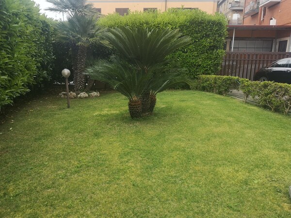 Garden House, Una Villetta A 2 Passi Dal Centro Con Comfort E Servizi A 4 Stelle - Lazio