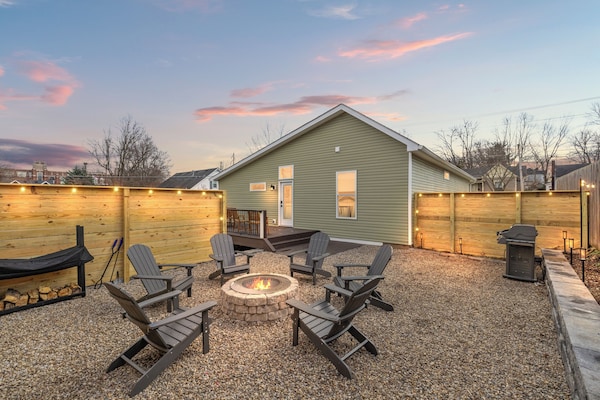 Fire Pit, Downtown, Walkable, King Bed, Pet-friendly, Near Horse Park, 1735sq Ft - Georgetown, KY