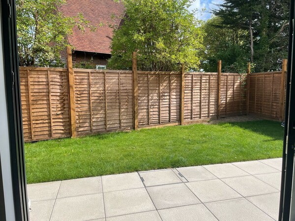 Cosy, Spacious & Stylish Family Haven: Garden-parking 3 Bedrooms Apartment. - Epsom