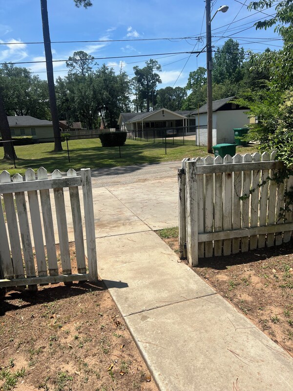 Cozy 1-bedroom House In Lovely Albany With Wifi, Ac - Albany, GA
