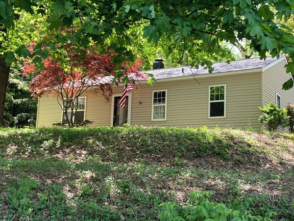 Atelier De Leiper Is A Malvern 3 Bedroom Bungalow On 1/3 Acre - Malvern, PA