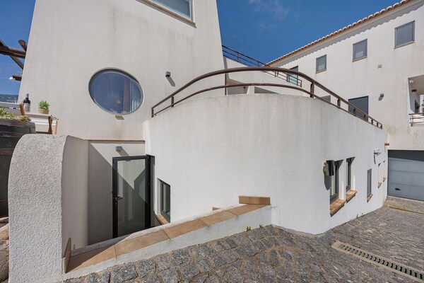 Apartment 'Amado' With Mountain View, Private Garden And Wi-fi - Vila do Bispo