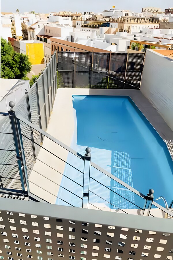 Apartment 'Sevilla Centro Con Piscina' With Shared Pool, Wi-fi And Air Conditioning - Seville