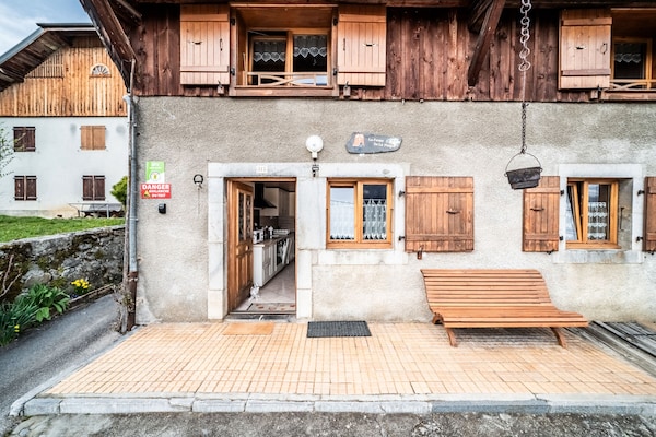 Cottage 'La Ferme De La Plaigne' With Mountain View, Private Terrace And Wi-fi - Alps