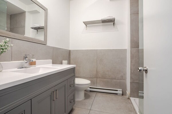 Central 2bdr Condo On Bishop-vibe Central Mtl - Longueuil