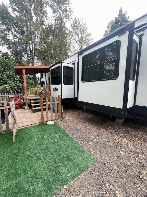 Retreat On The River With Ac In Salem - 3 Bedrooms For A Cozy Stay - Salem, OR