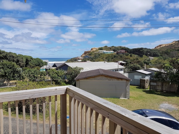 3-bedroom House Overlooking Baylys Beach With Wifi And Large Garden And Deck - Dargaville