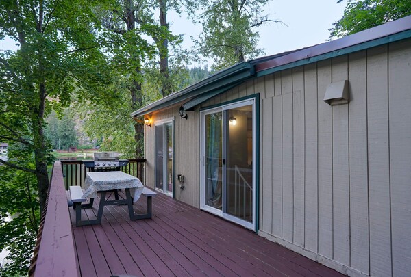 Lakeside Glamping Cabin - Rustic Twin Lakes Escape - Idaho