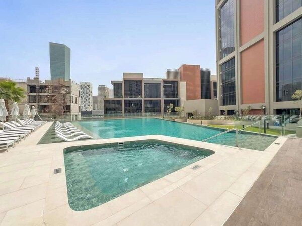 Luxury Living In Peninsula Five  With Skyline View And Amazing Pool - Dubai