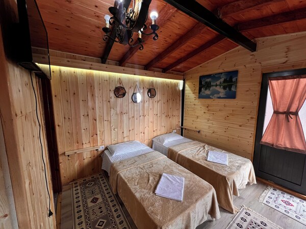 9-room Hotel In Beautiful Rruga Kala Kruje With Ac, Wifi - Rinas