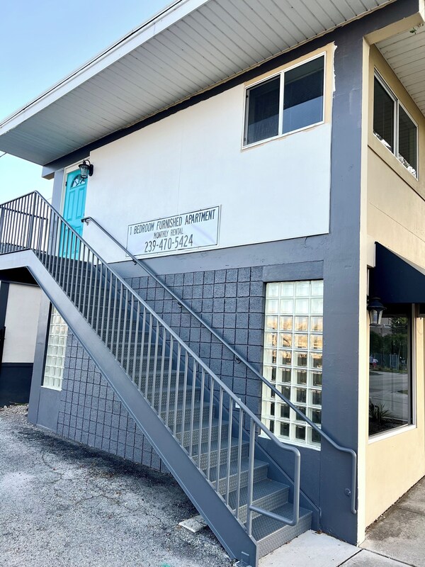 Cozy 1-bedroom 2nd Floor Overlooking The River District In Downtown Fort Myers - Fort Myers