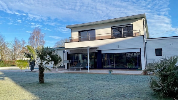 Spacious Contemporary Wooden House With Swimming Pool Near The Brocéliande Forest - Paimpont