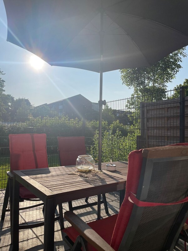 Gemütliche Fewo Mit Terrasse & Gartenblick  Ruhig & Bestens Ausgestattet - Emden