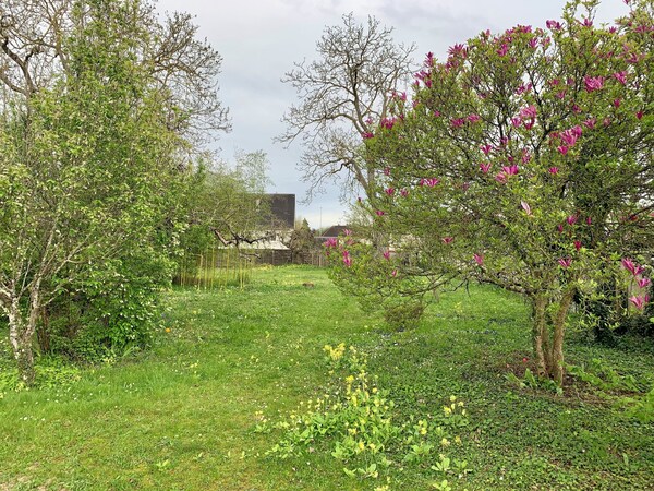 House Near Downtown, Shopping Area, In A Quiet Location - Villemandeur