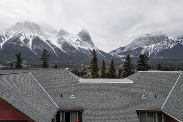 Mountains' Edge By Ml - Canmore