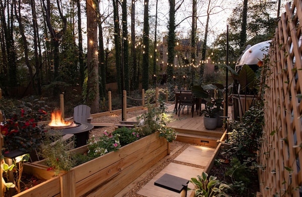 Cozy Lakefront Airstream W/ Private Deck & Firepit - Sleeps 6 -