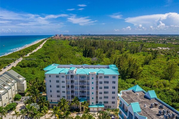 Luxury 4-ensuites Beach Condo In Jupiter 100 Yards To Ocean!ocean Views! - Juno Beach, FL