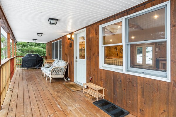 Cozy 3-bedroom Cabin In Charming Haverhill With Hot Tub, Play Area & Fire Pit - New Hampshire