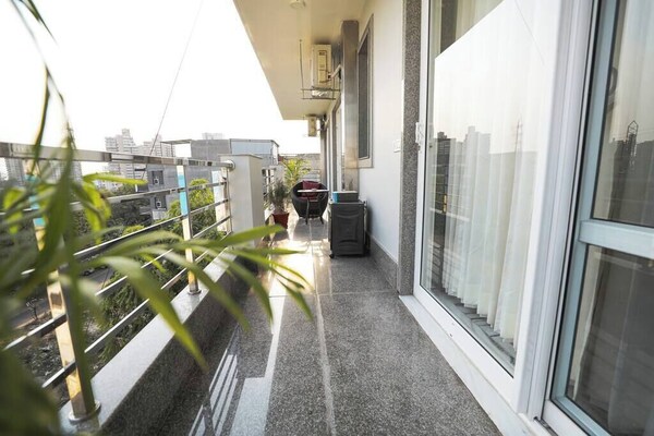 Modern City Service Apartment - Gurugram