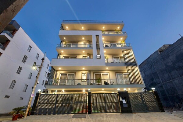 Tranquil 2br Oasis With Balcony & Bathtub - Haryana