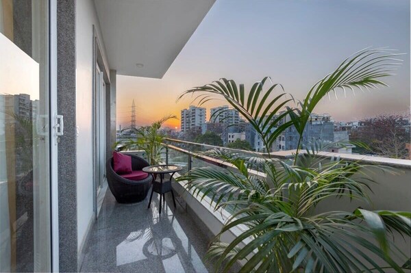 Cyber Hub Retreat Near Horizon Center - 