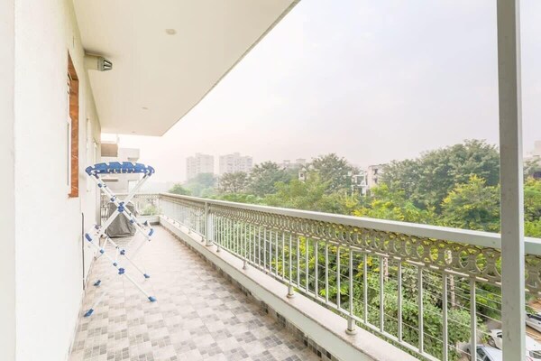 Parfait Street 2bhk Service Apartment Near Fortis - Gurgaon