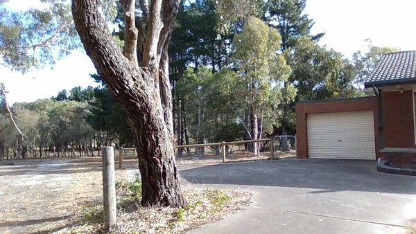 Cwm Fferm Country Bungalow Is Perfectly Situated Central Bellarine Peninsula Vic - Melbourne