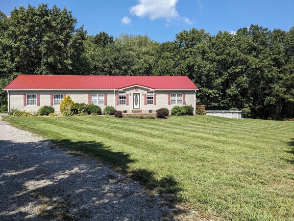 Relax At Woodland Country Lodging, Surrounded By The Beauty Of Nature. - Illinois
