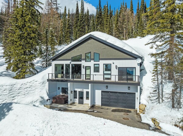 Luxury Pet Friendly Mountain Retreat W/ Hot Tub - Sandpoint, ID