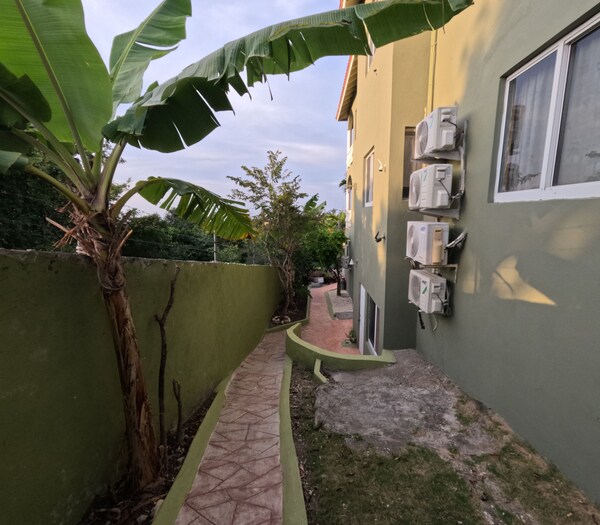 Breathtaking Luxury Cottage In Ironshore With Ac, Wifi, Home Theater & Much More - Montego Bay