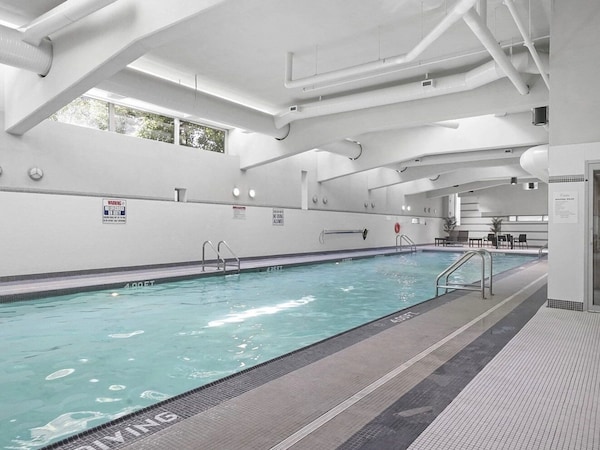 Downtown Vancouver, 1 Bd Room And Den, Pool, Gym, Free Parking, Skytrain, View - North Vancouver