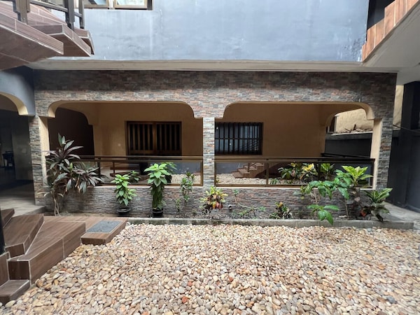 Charming & Quiet 1-bedroom Apartment Close To Beach - 洛梅