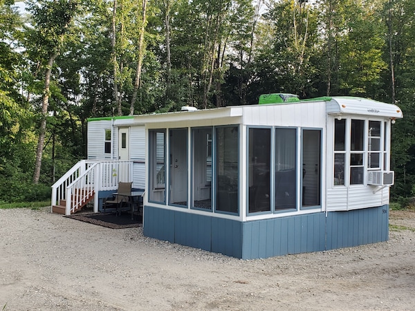 Cozy 1-bdrm Glamping Trailer Set In The Woods Of Tranquil Alexandria - Ac, Wifi - 新罕布夏