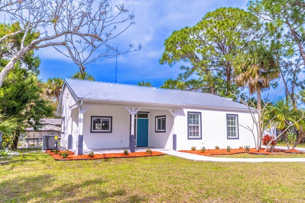 Cozy 2-bedroom House In Charming Lake Poinsett Cocoa Fl With Ac, Wi-fi - Cocoa, FL