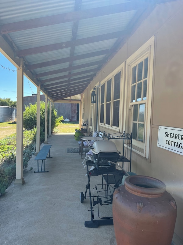 Clean, Pretty Cottage Situated On Beautiful Farmland Ten Minutes From Bathurst. - Bathurst