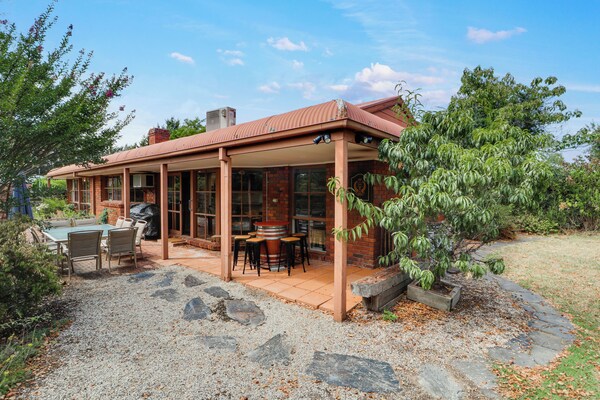 The Link Mansfield - Family Friendly Home - Sleeps 11 - Mansfield