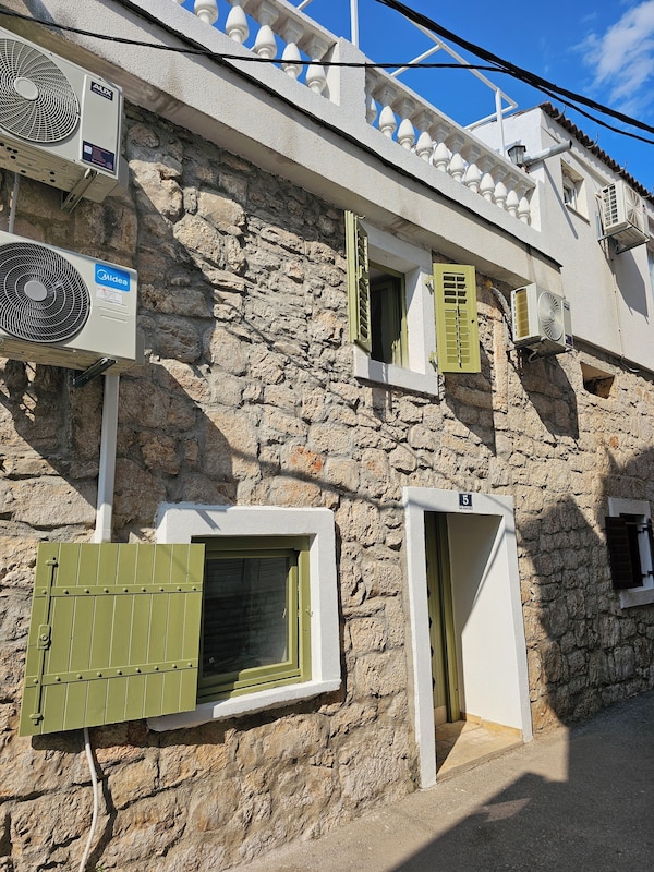 Stone House With 3-bedrooms And Big Terrace-pet Friendly - Murter