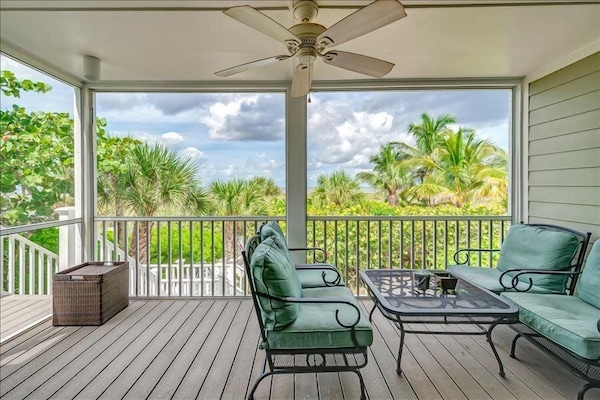 Turtleback 14 - 3 Bed / 3 Bath - Sleeps 7 - Beachfront - Community Pool! - Boca Grande, FL