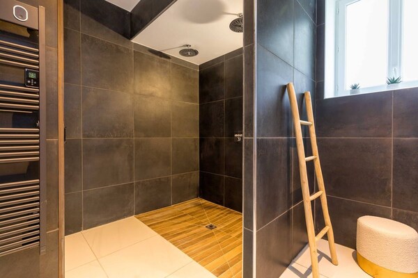 L'essentiel- Appartement Avec Jacuzzi Et Sauna Et Table De Massage - Sr Loc - Le Creusot