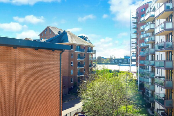 Large And Spacious 3 Bedrooms 2 Bathrooms Close To Canary Wharf E14 - Forest Gate - London