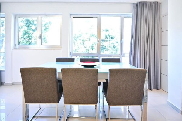 Peaceful 3br Near Frishman Beach By Holyguest - Aéroport de Tel Aviv Ben Gurion (TLV)