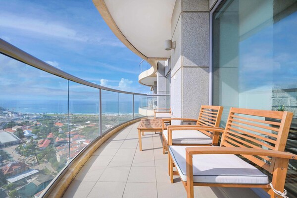 Stylish 3br Amazing Sea View W\/parking By Holyguest - Tel Aviv-Yafo