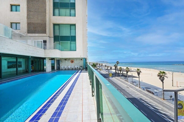 Luxurious Beach Front 1br By Holyguest - Tel Aviv-Yafo