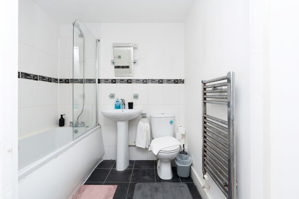 Modern 2-bed Apartment In City Center|free Parking & Fast Wifi - イギリス サウサンプトン