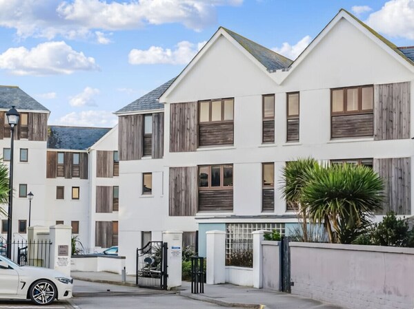 Modern Beach House | Sleeps 6 | 2 Minutes To Beach - Newquay