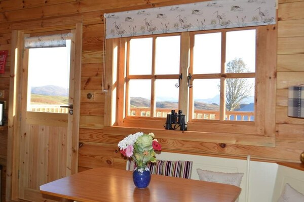 Beautiful Cosy Log Cabin Up On The Hill - Scotland