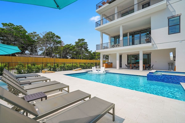 Entire Beach Resort! Sleeps 28! Pool/spa! Golf! - Florida Panhandle, FL