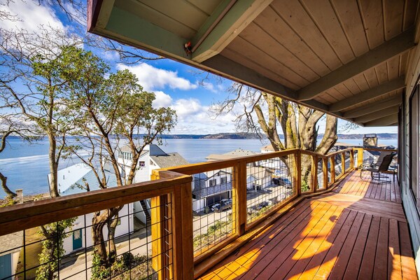 Dash Point Retreat By The Beach With Amazing Water Views From Almost Every Room. - Puyallup, WA